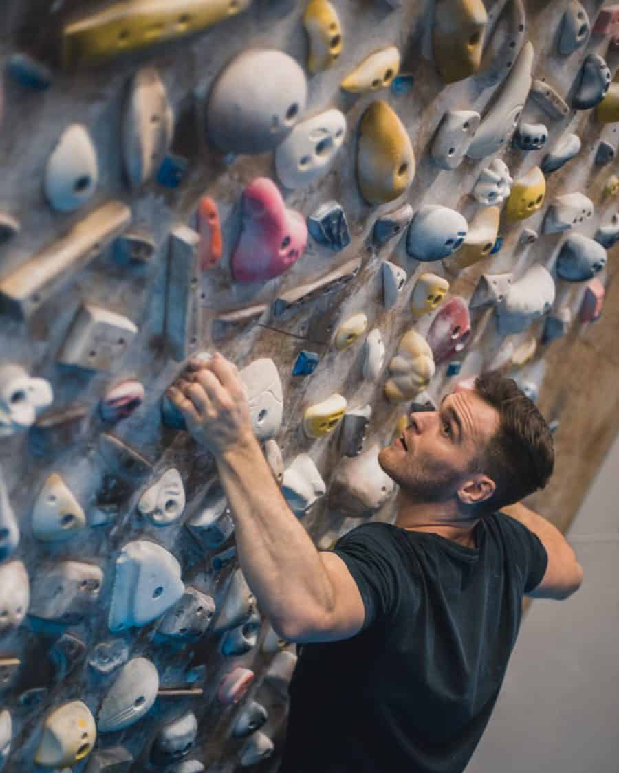 Bouldering Alone: Tips & Safety for Indoor & Outdoor Solo Bouldering ...